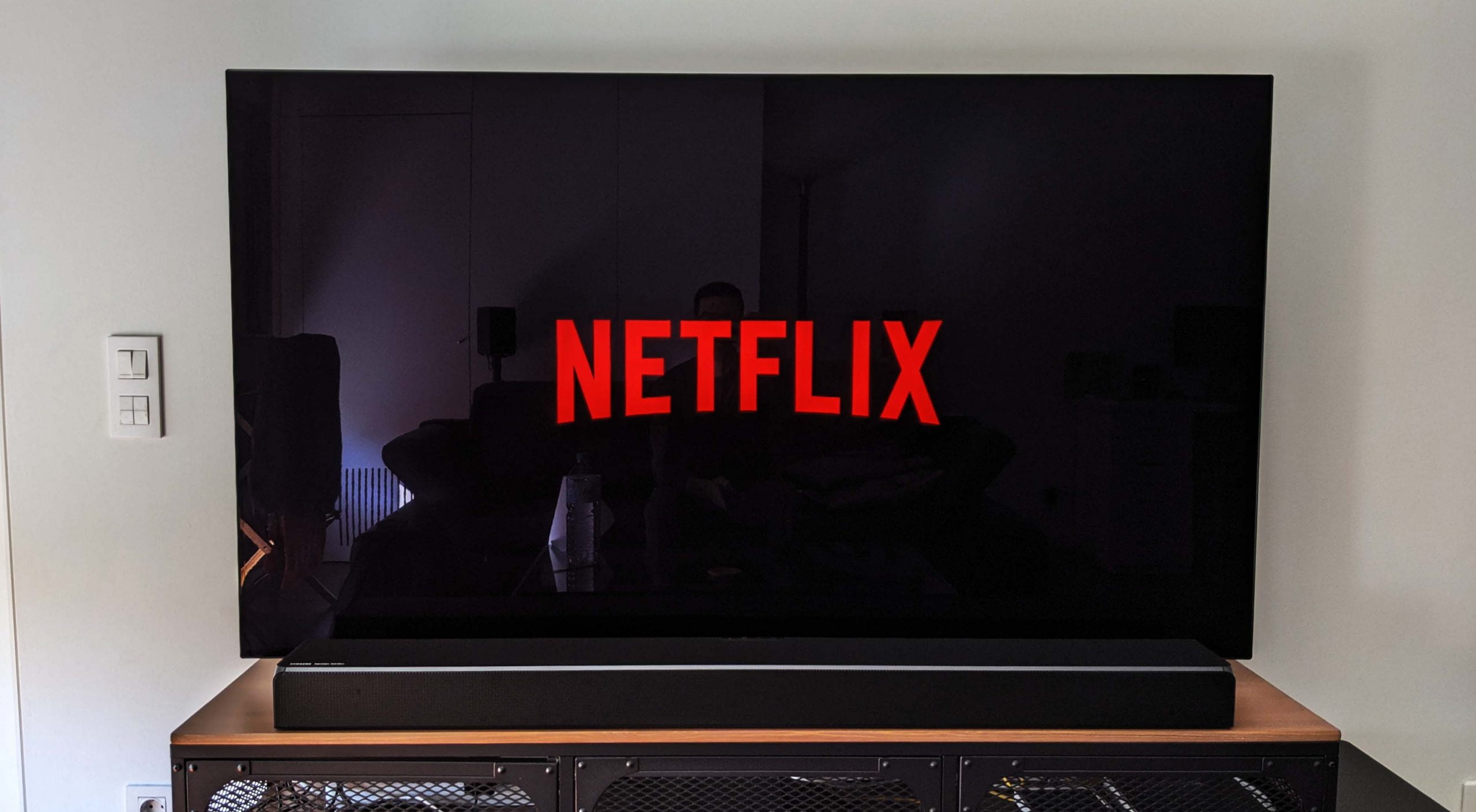 ¿Cómo puedo escuchar Dolby Atmos con Netflix?